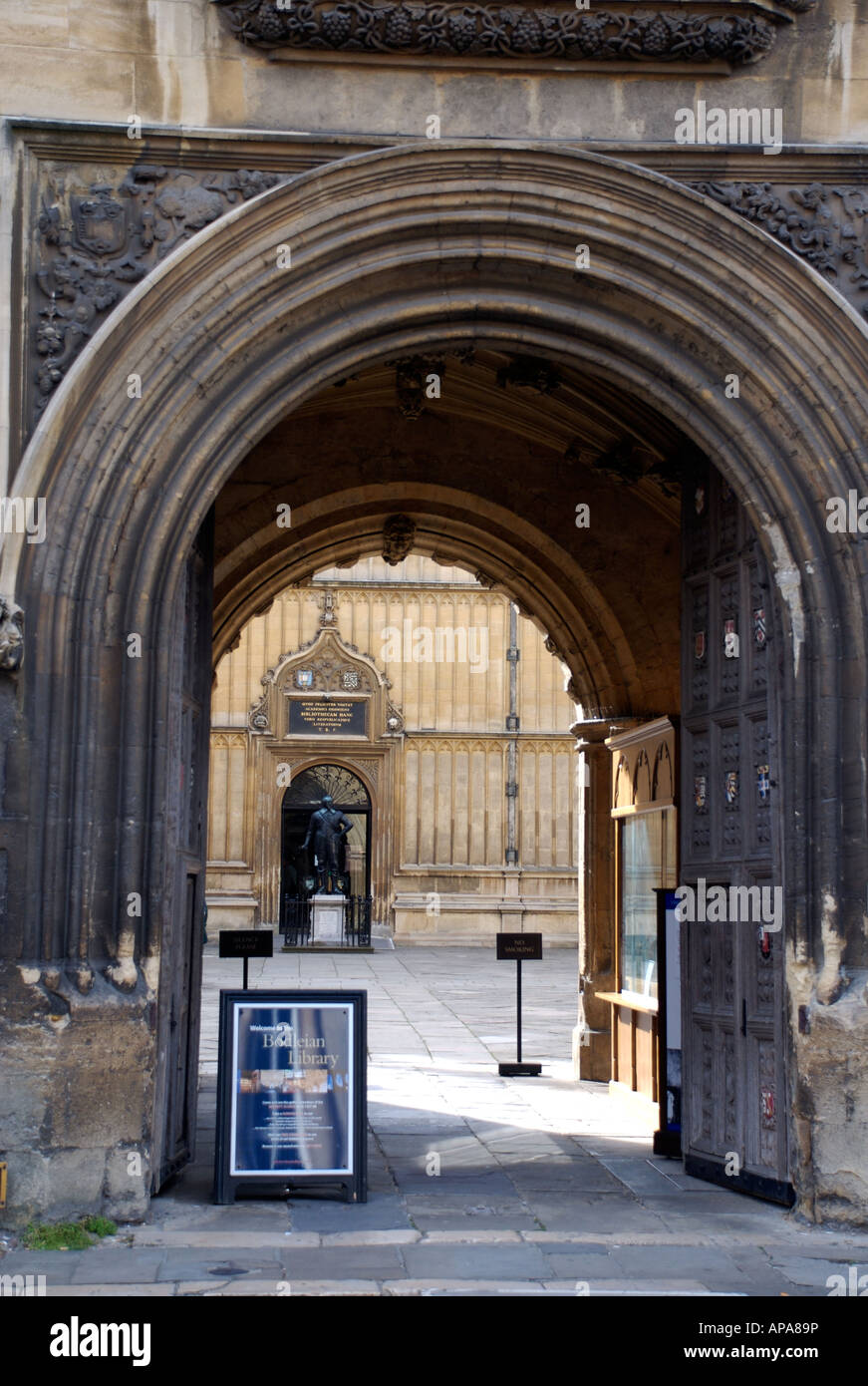 Old school quadrangle hi-res stock photography and images - Alamy