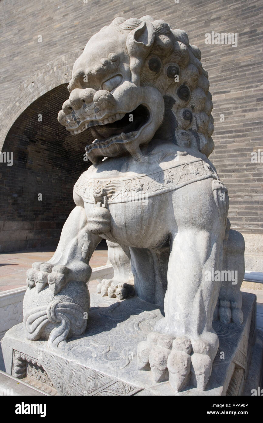 Stone Car vehicleved Lion Stock Photo - Alamy