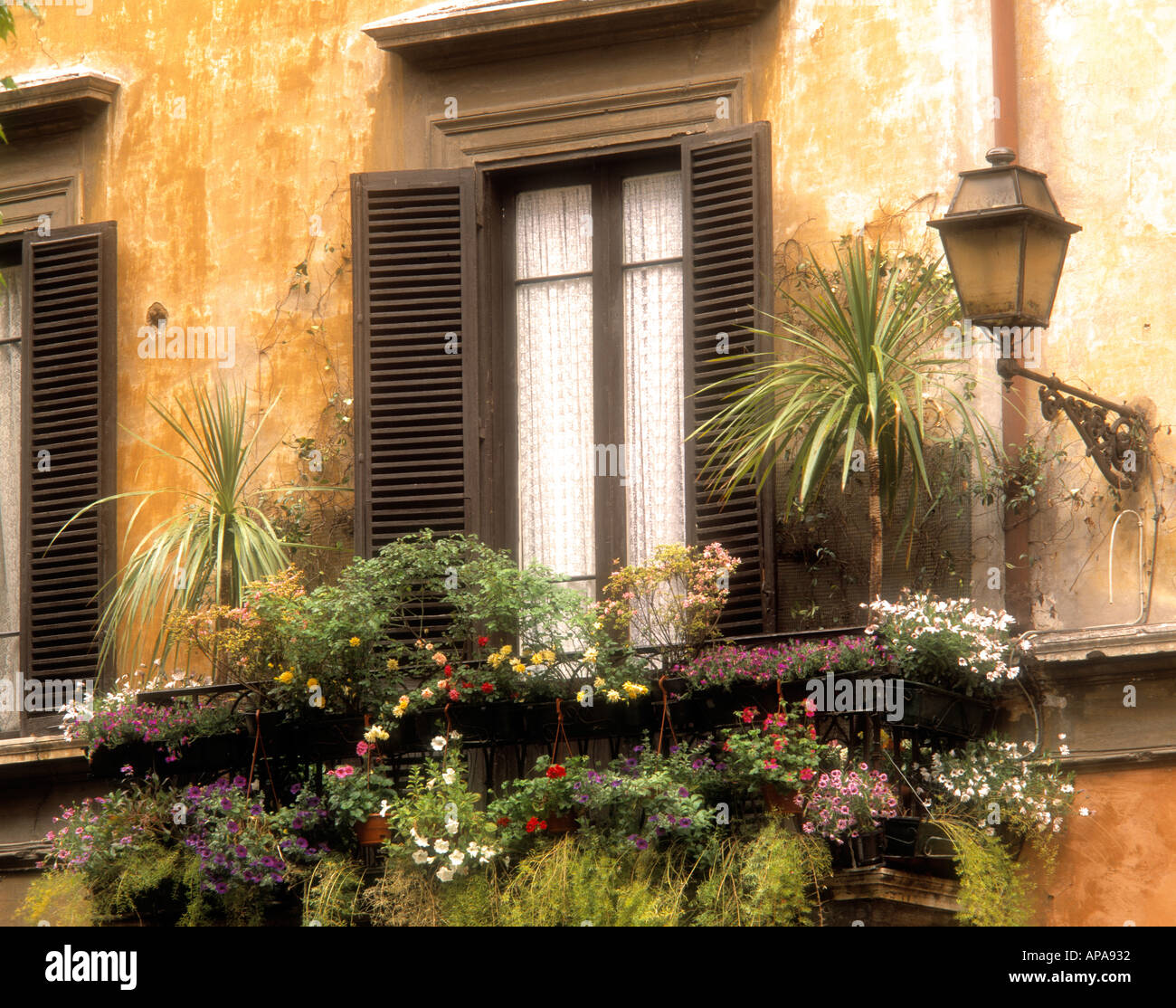 Rome street view hi-res stock photography and images - Alamy