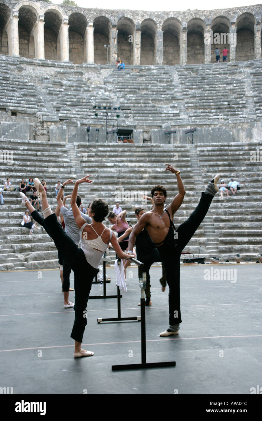 Royal ballet dancers hi-res stock photography and images - Alamy
