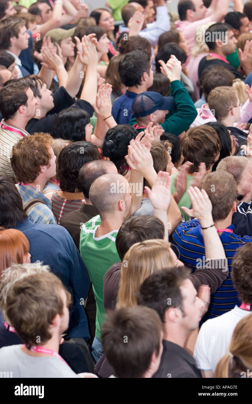 Girls watching a concert hi-res stock photography and images - Alamy