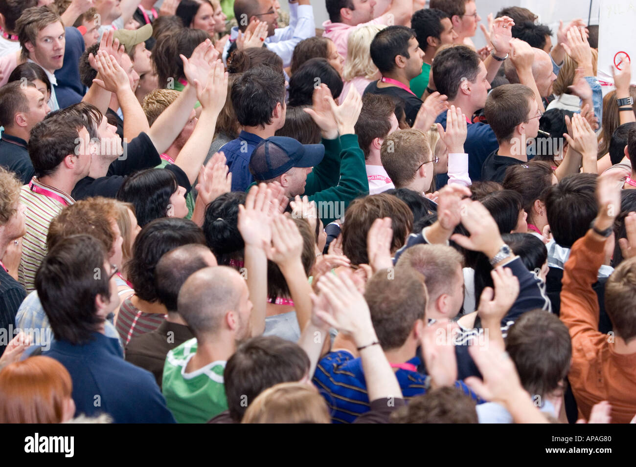 Girls watching a concert hi-res stock photography and images - Alamy