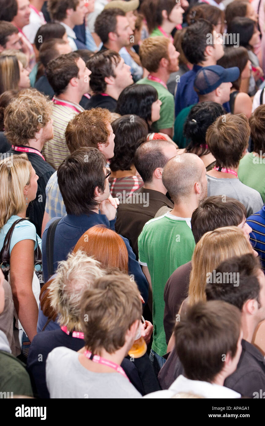 Girls watching a concert hi-res stock photography and images - Alamy