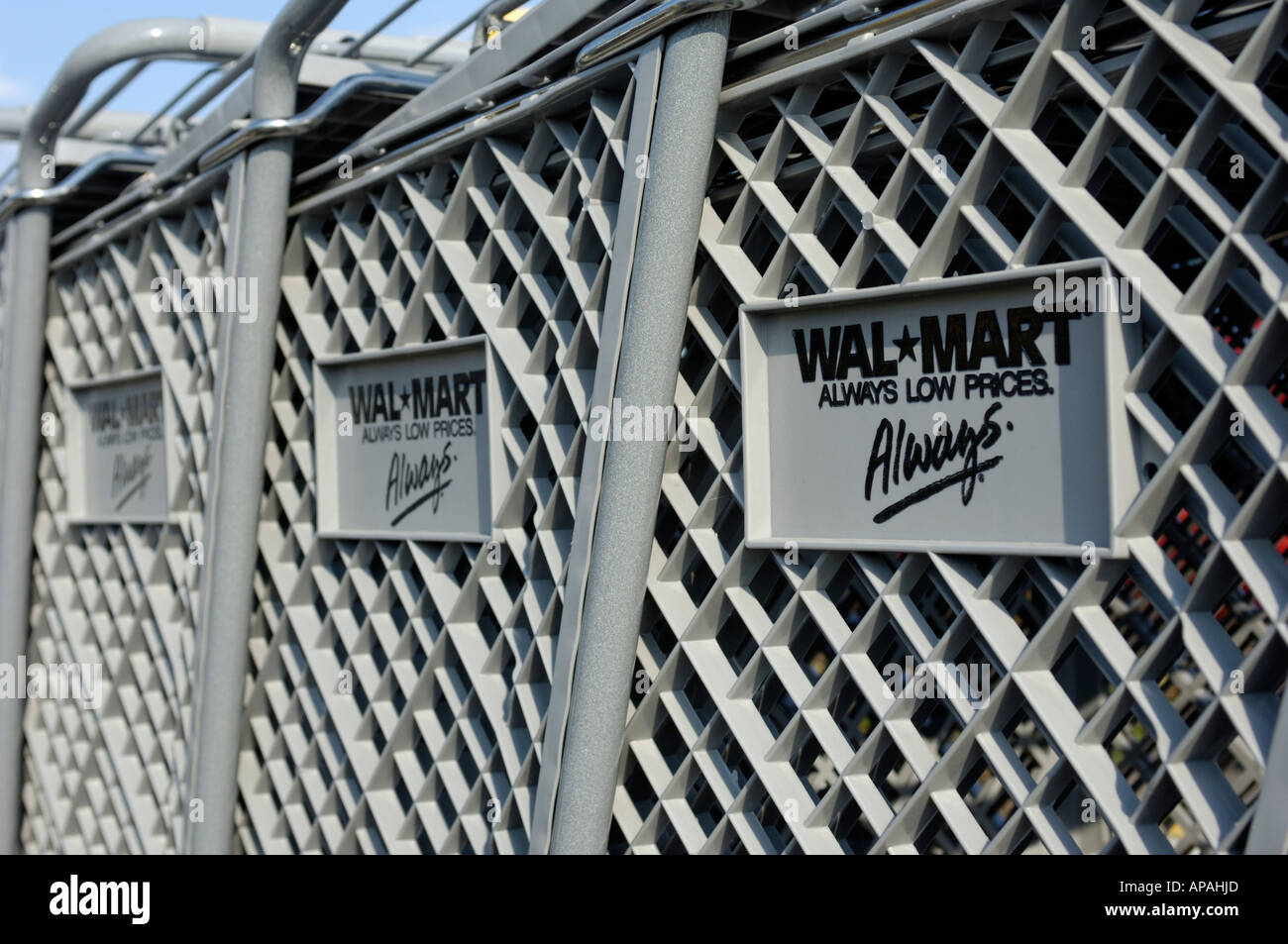 Walmart shopping carts hi-res stock photography and images - Alamy