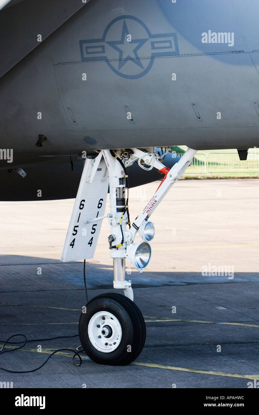 Nose wheel hi-res stock photography and images - Alamy