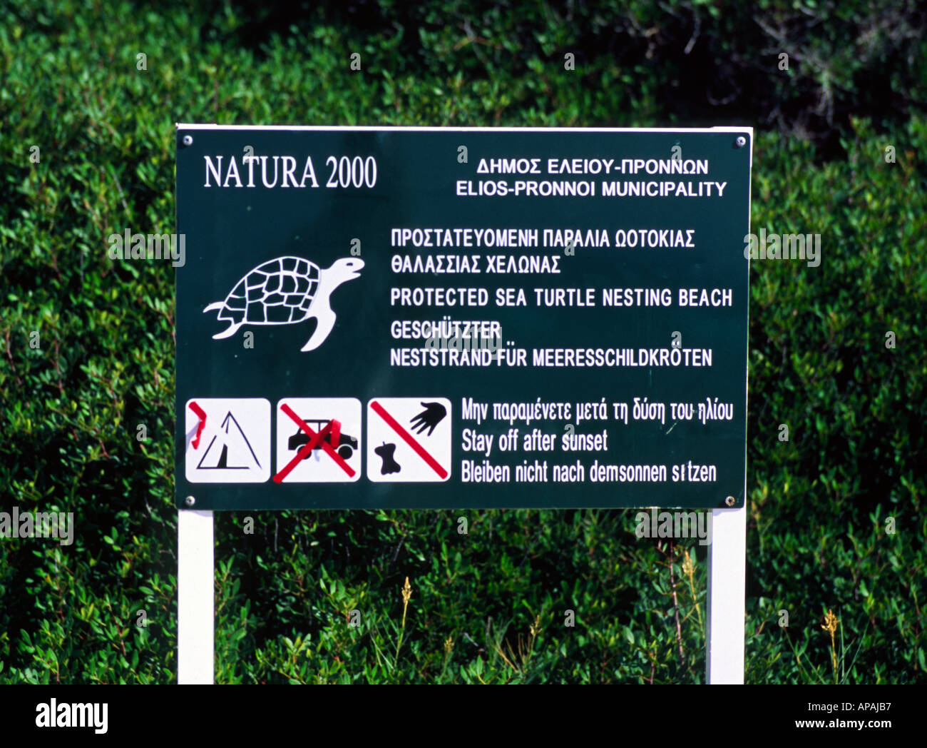 Turtle nesting warning sign hi-res stock photography and images - Alamy