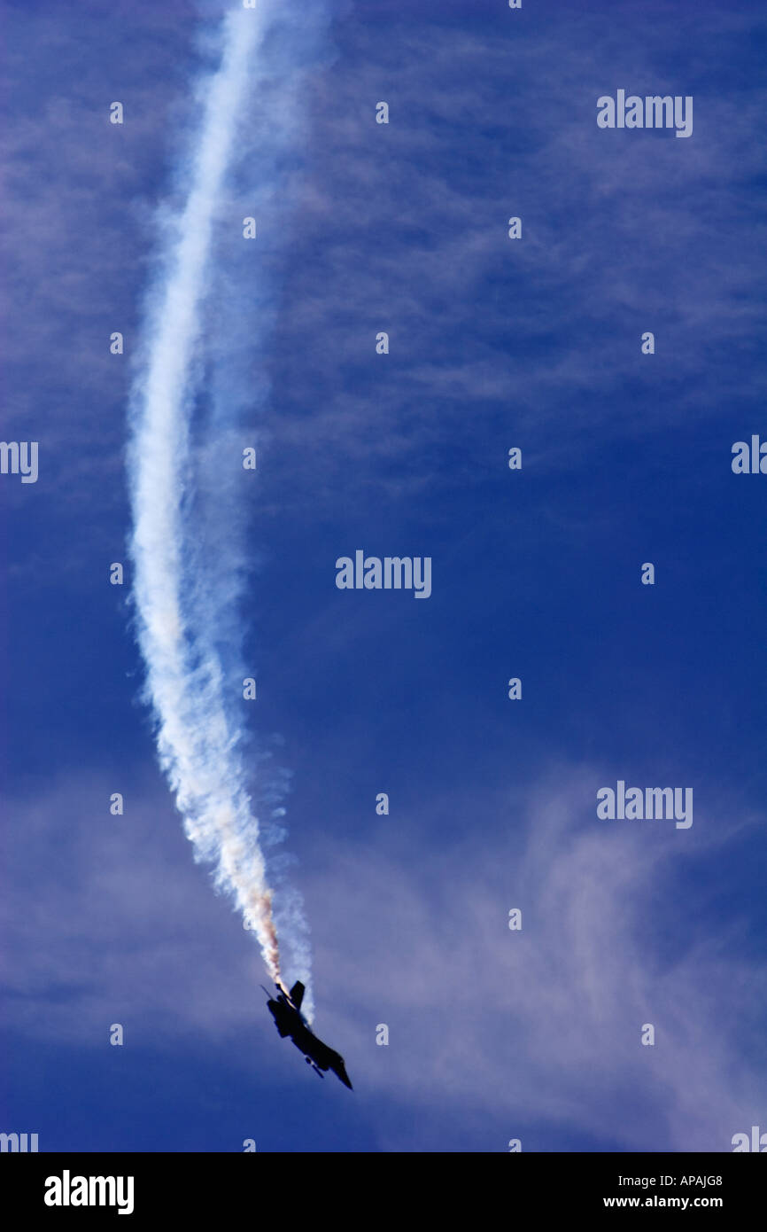 Belgian Air Force F-16AM fighting falcon jet dive diving trailing smoke ...