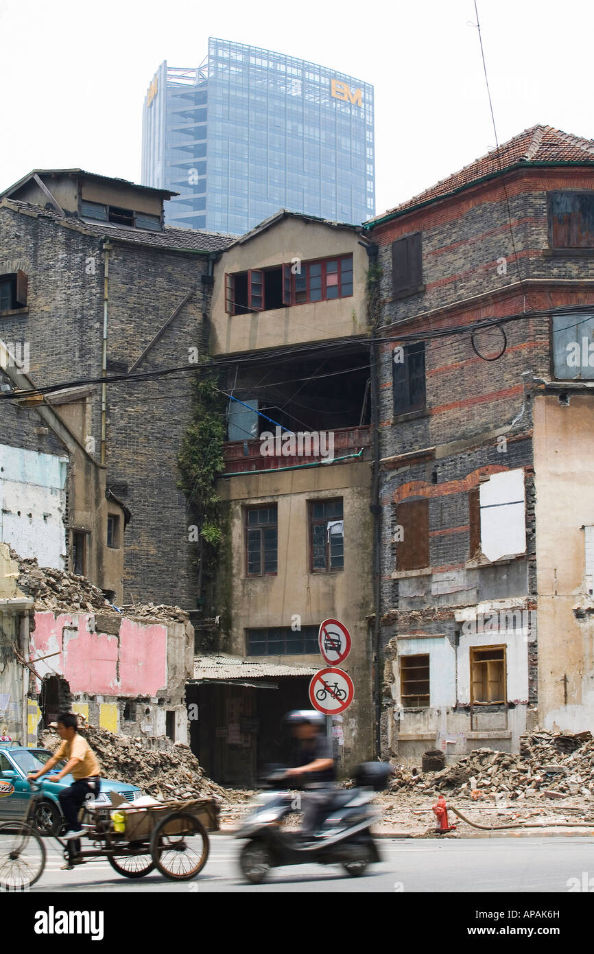 Shanghai slum hi-res stock photography and images - Alamy