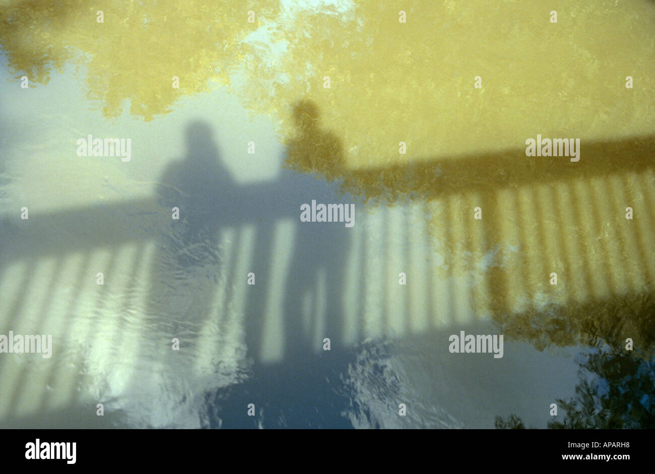 River loddon bridge hi-res stock photography and images - Alamy