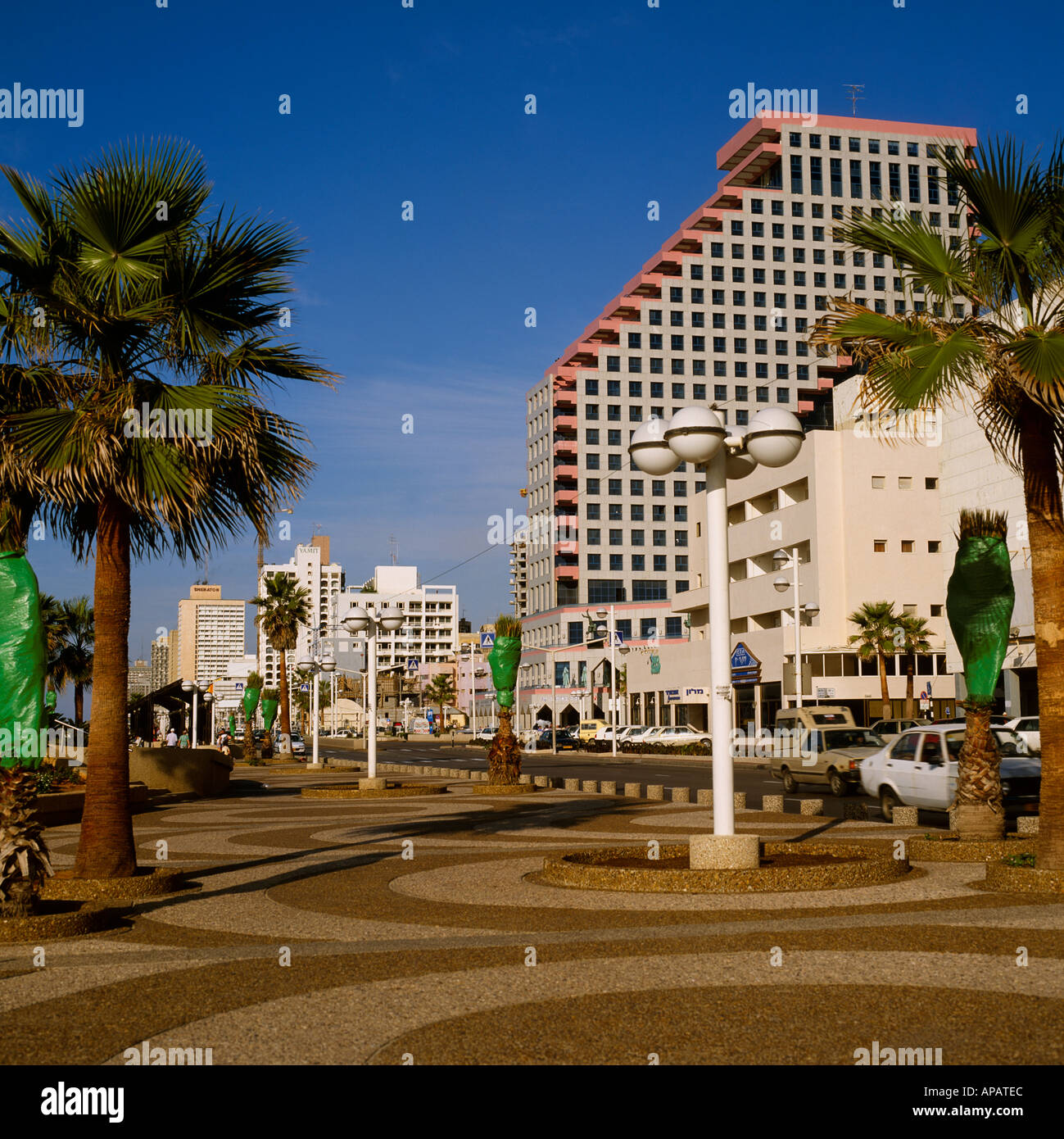 Tel aviv shalom tower hi-res stock photography and images - Alamy