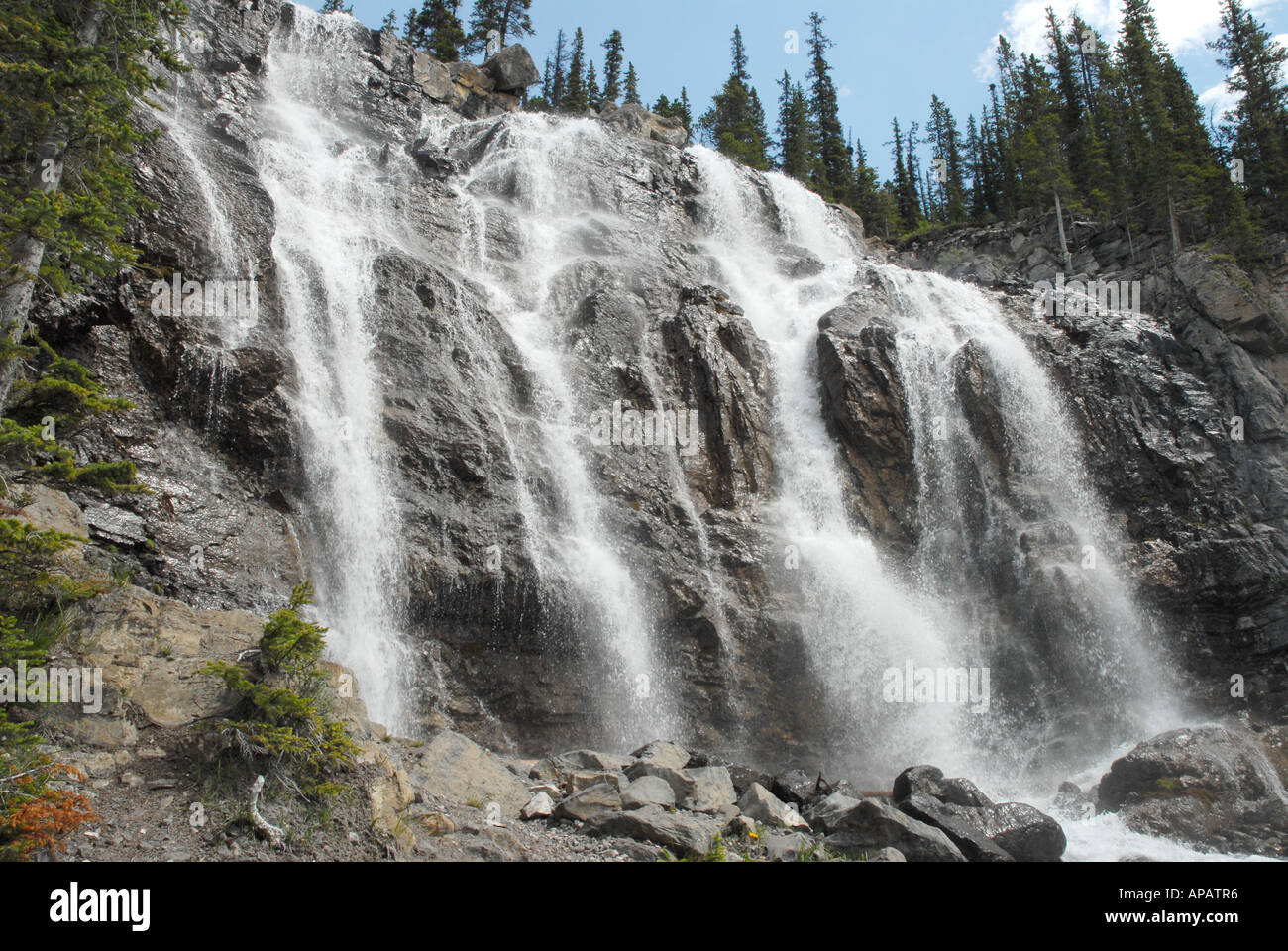 Waterfall plunges down a cliff hi-res stock photography and images - Alamy