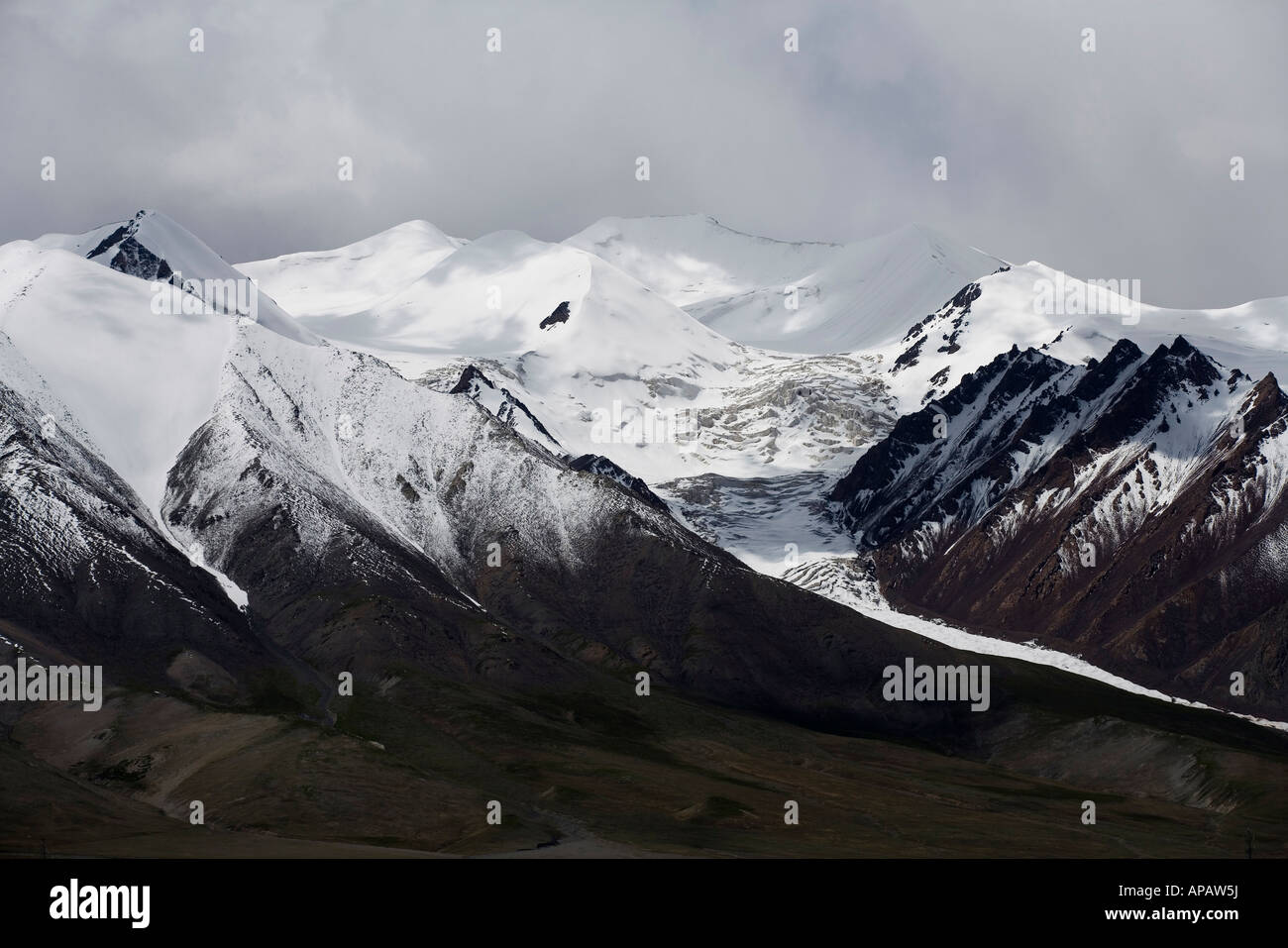 Kunlun hi-res stock photography and images - Alamy