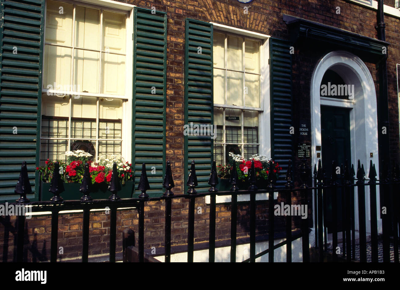 Charles dickens hi-res stock photography and images - Alamy