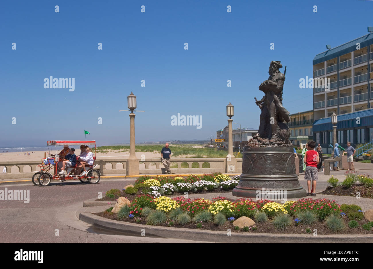 Seaside Oregon beachfront promenade Stock Photo - Alamy