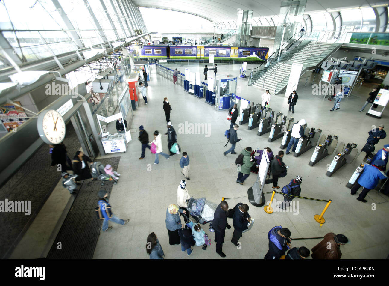 Tube and mainline station hi-res stock photography and images - Alamy