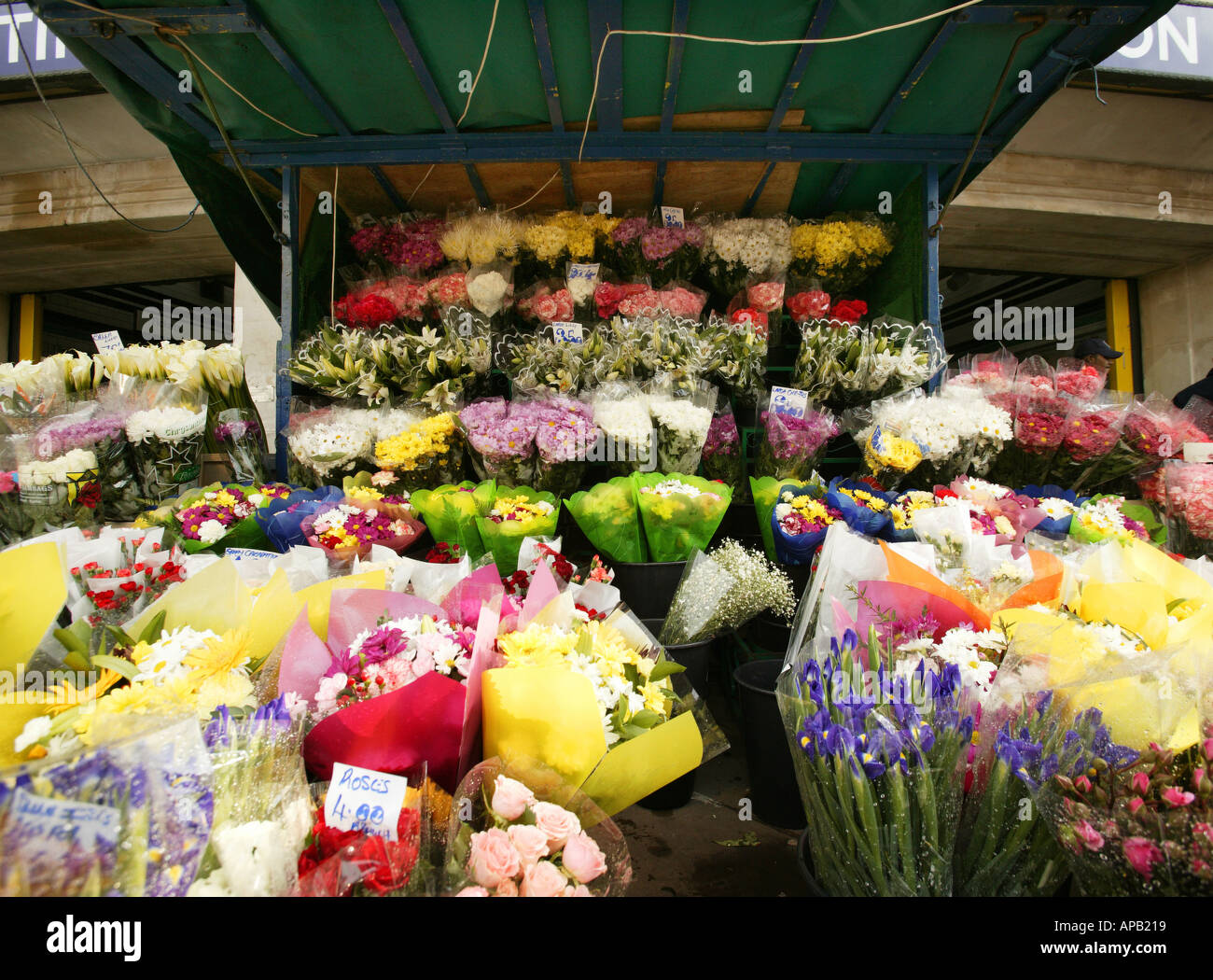flowers on a flower stall Stock Photo - Alamy