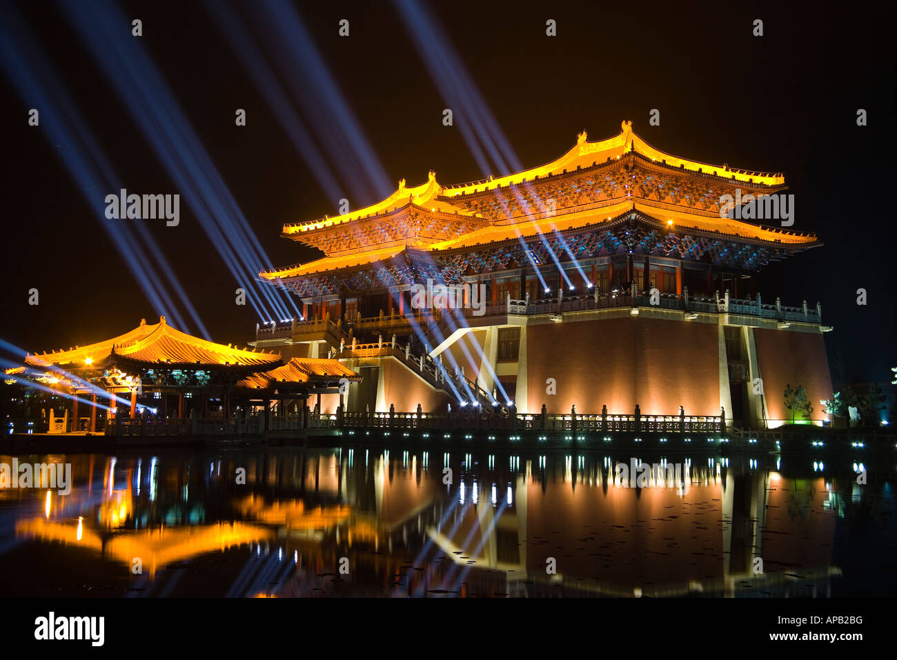 Qingming Riverside Landscape Garden in Kaifeng city Stock Photo - Alamy