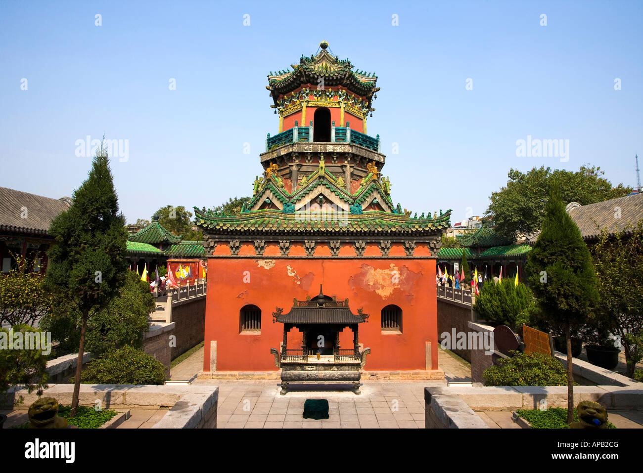 Qingming Riverside Landscape Garden in Kaifeng city Stock Photo - Alamy