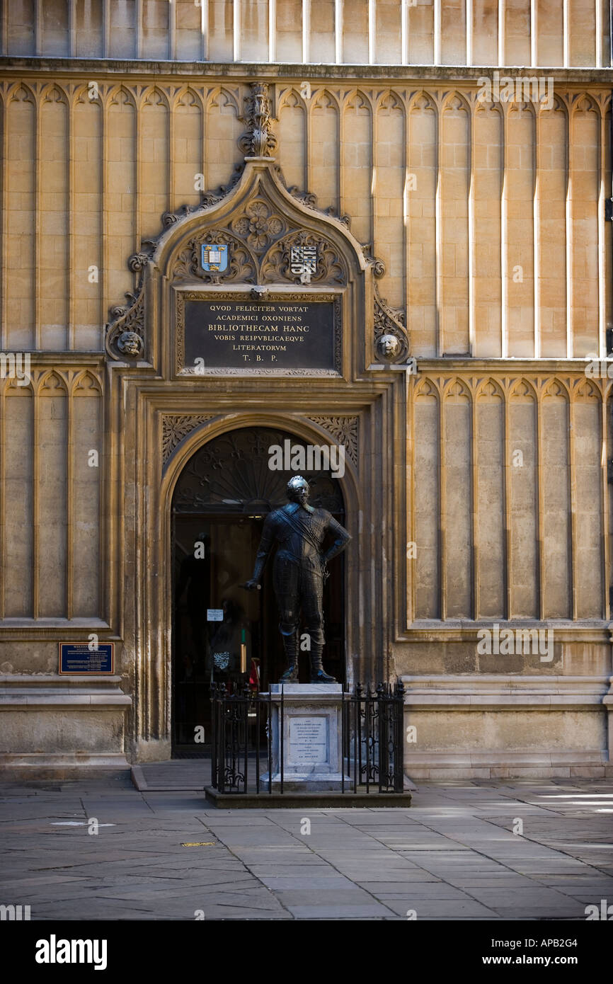 Statue of William Herbert in the Old Schools Quadrangle Bodleian ...