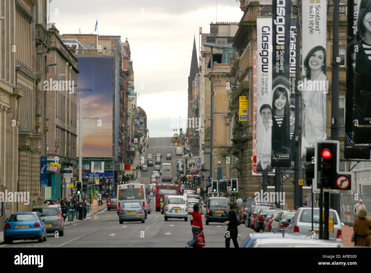 St george square glasgow hi-res stock photography and images - Alamy