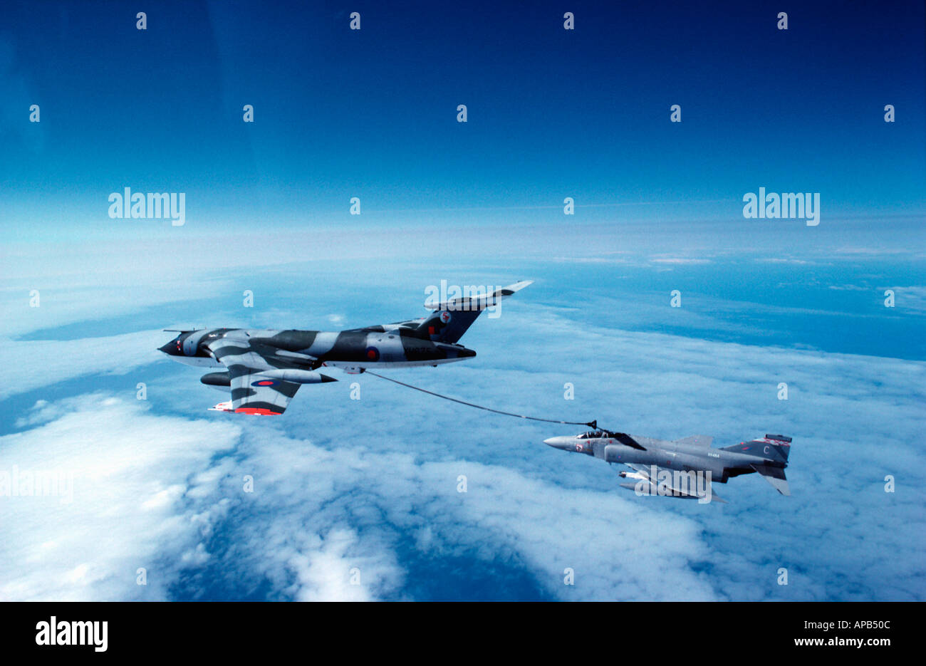 Raf phantom aircraft being refuelled hi-res stock photography and ...