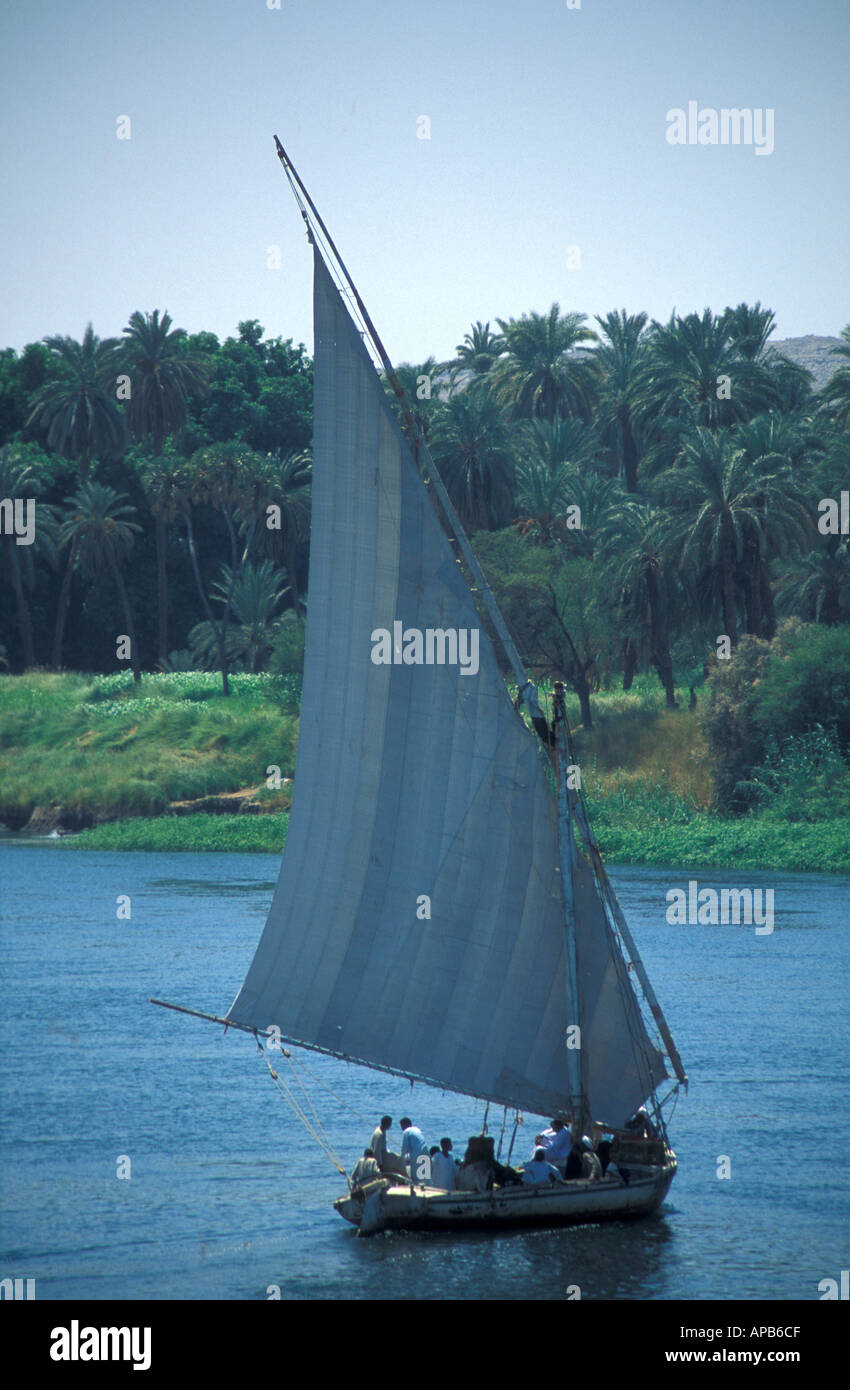 Egypt boat nile sailors hi-res stock photography and images - Alamy