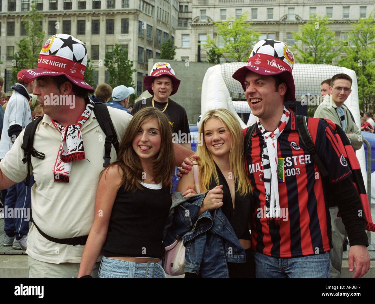 Football supporters cheering hi-res stock photography and images - Alamy