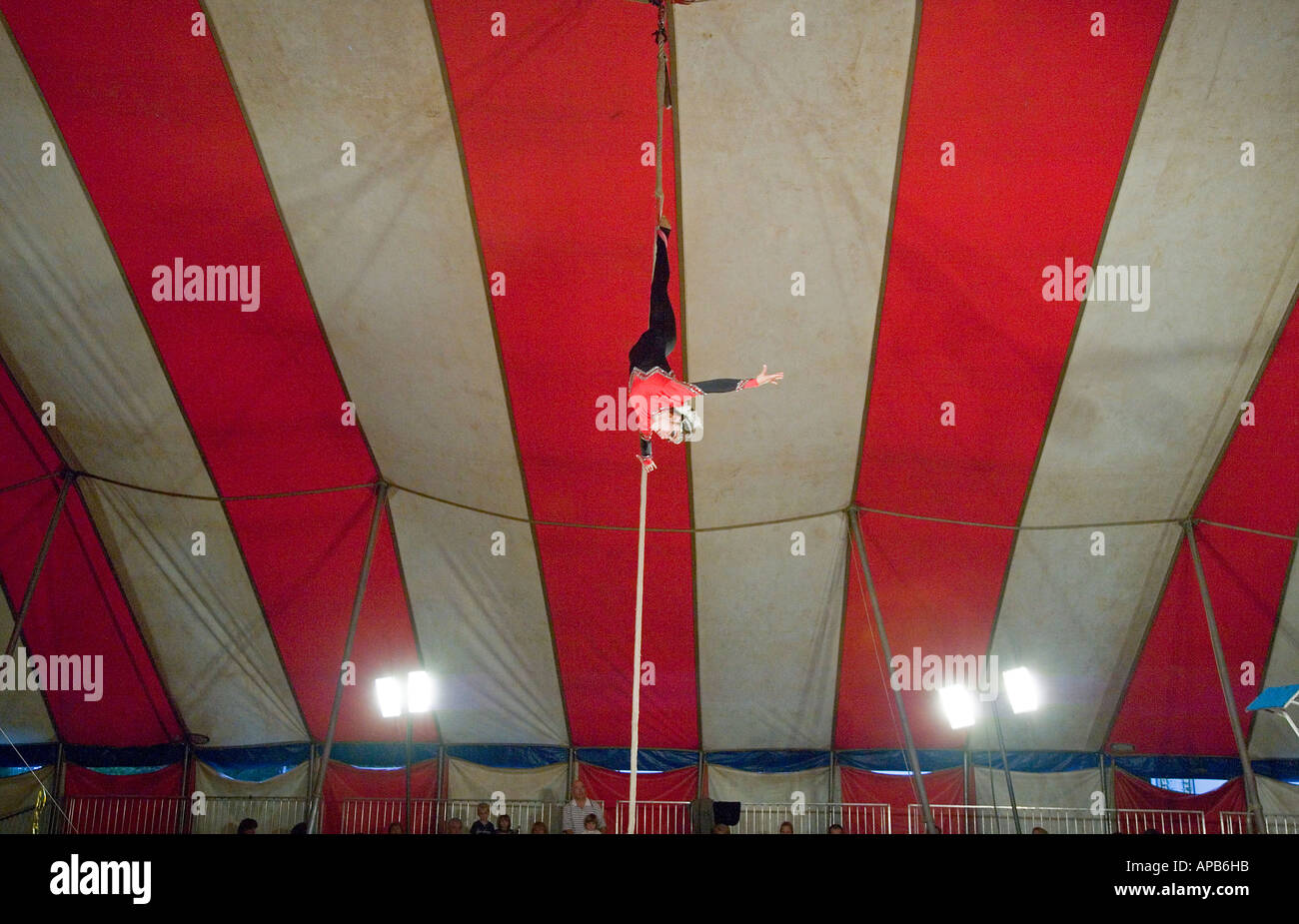Trapeze and high wire performers hi-res stock photography and images ...