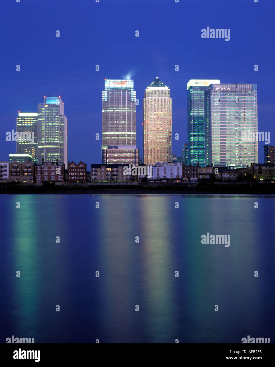Canary wharf estate 2004 london hi-res stock photography and images - Alamy