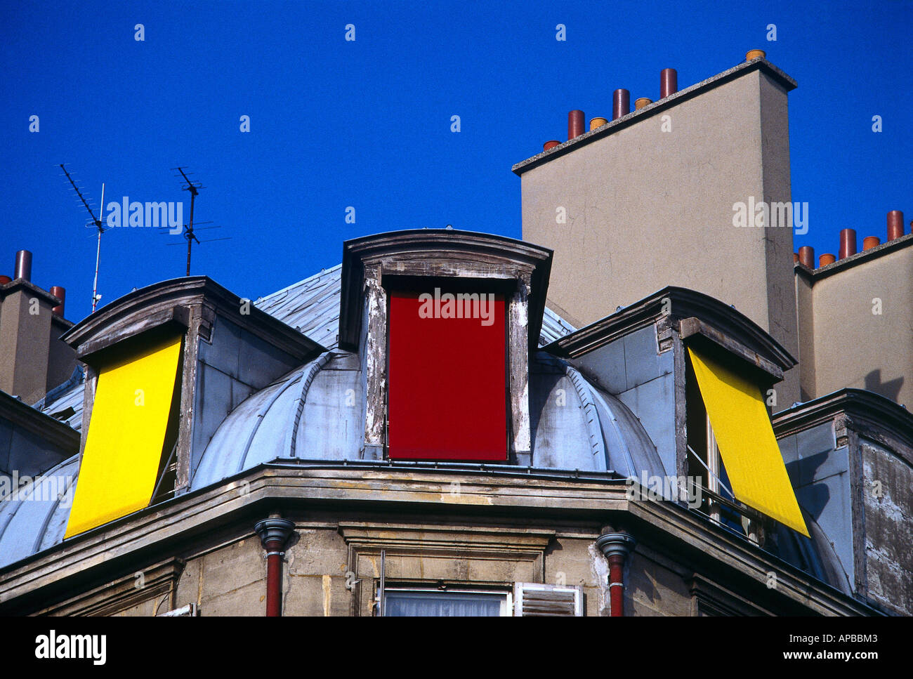 Paris roof and windows Stock Photo - Alamy