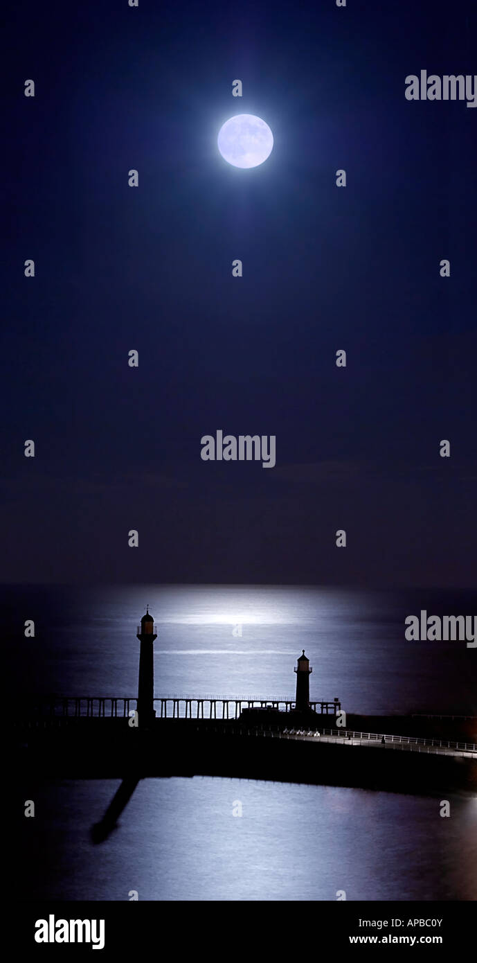 Full moon whitby hi-res stock photography and images - Alamy