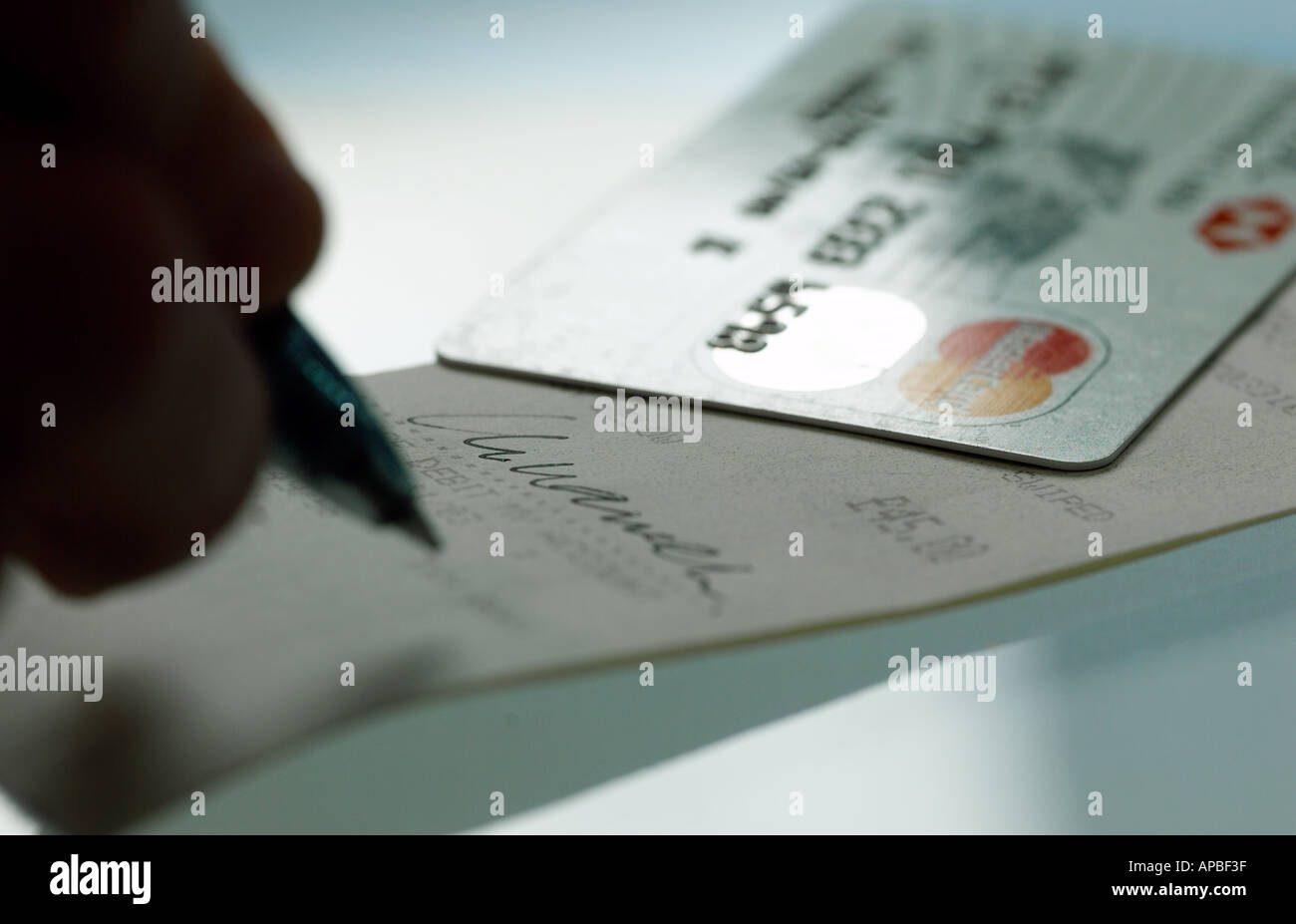 Signing credit card receipt hi-res stock photography and images - Alamy