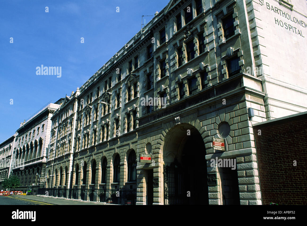 St. bartholomew's hospital london hi-res stock photography and images ...