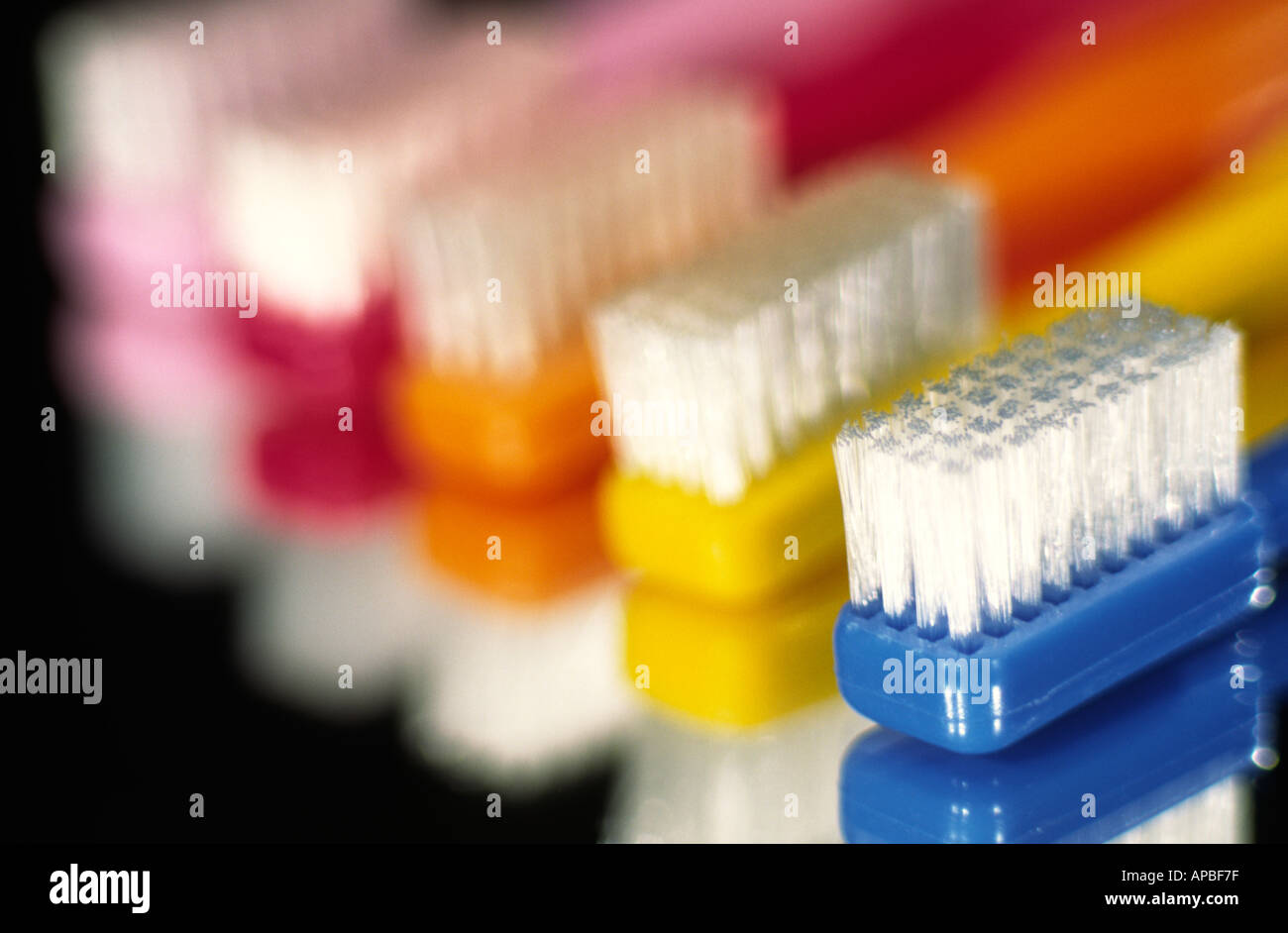 Coloured tooth brushes hi-res stock photography and images - Alamy