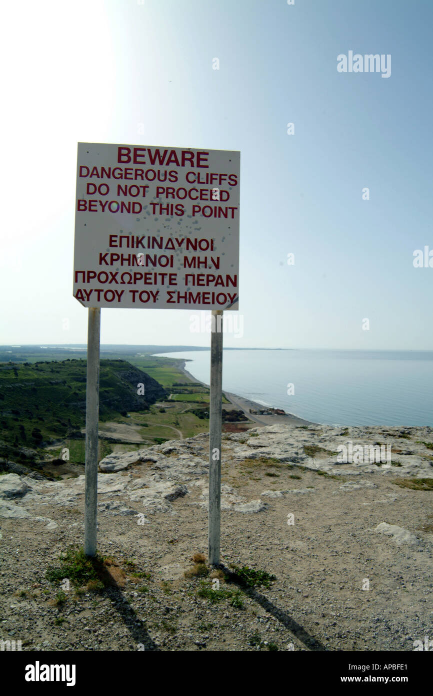 Cliffside warning sign hi-res stock photography and images - Alamy