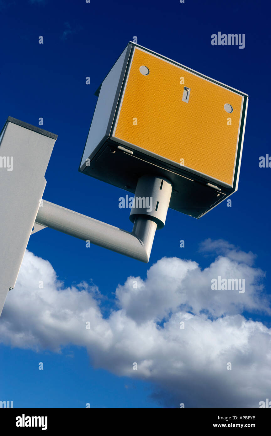 YELLOW GATSO ROAD SPEED CAMERA WITH BLUE SKY BACKGROUND Stock Photo - Alamy