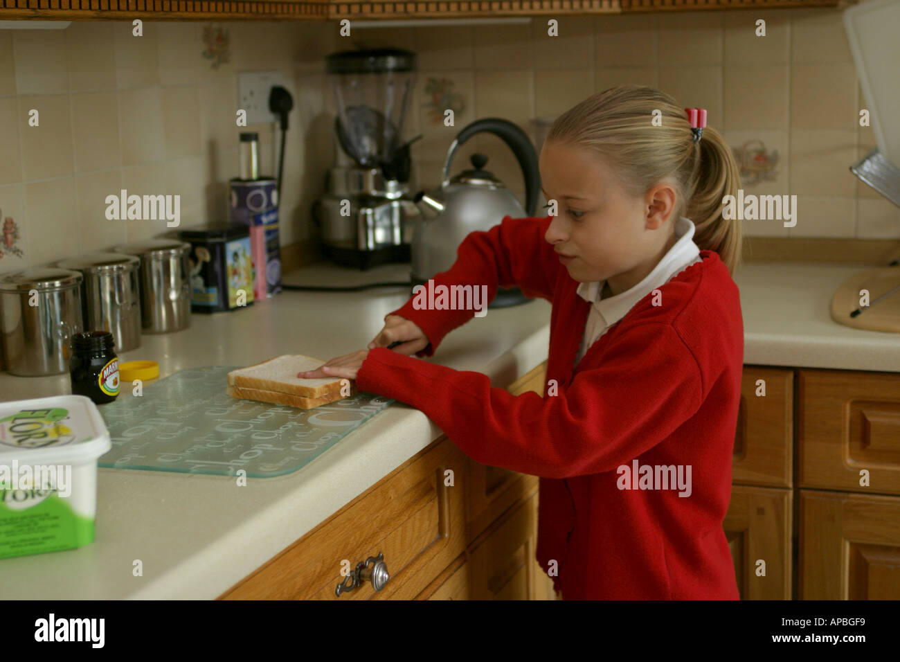 Child making sandwich hi-res stock photography and images - Alamy