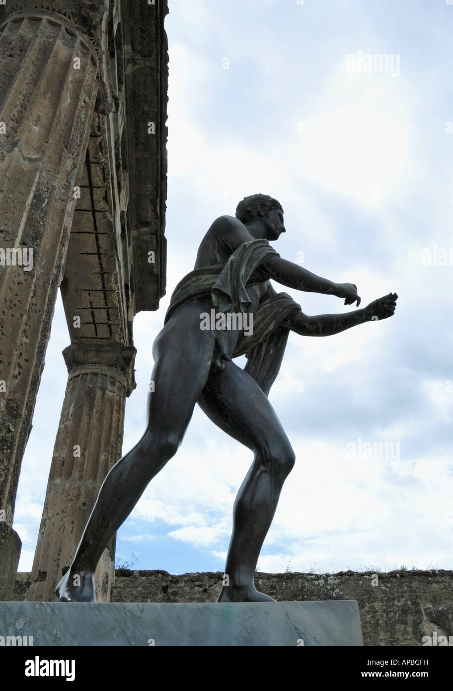 Apollo statue hi-res stock photography and images - Alamy