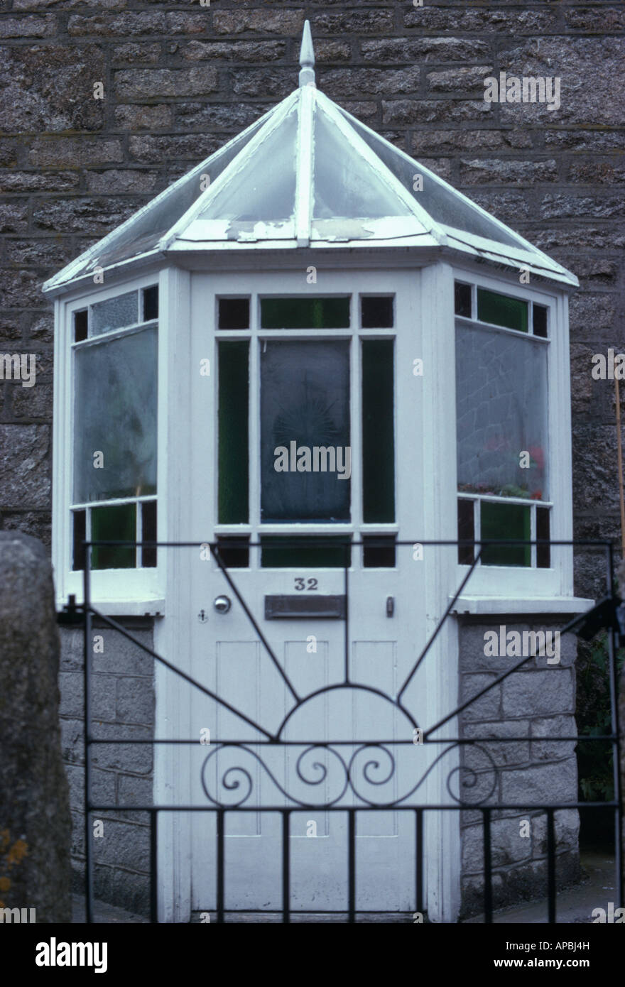 Victorian gate house hi-res stock photography and images - Alamy