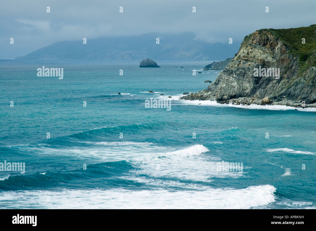Misty coastal cliffs hi-res stock photography and images - Alamy