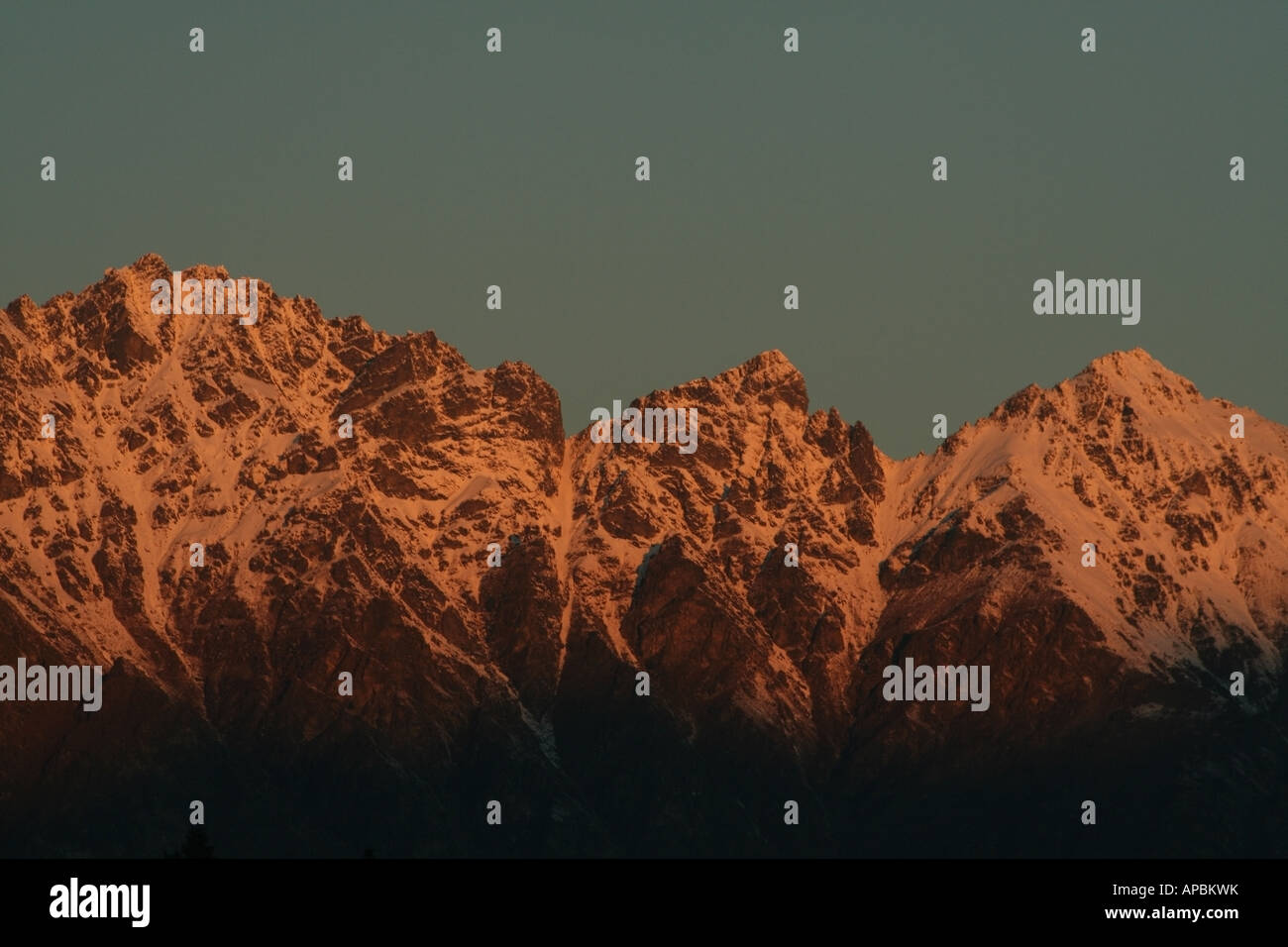 Remarkable mountains queenstown new zealand hi-res stock photography ...