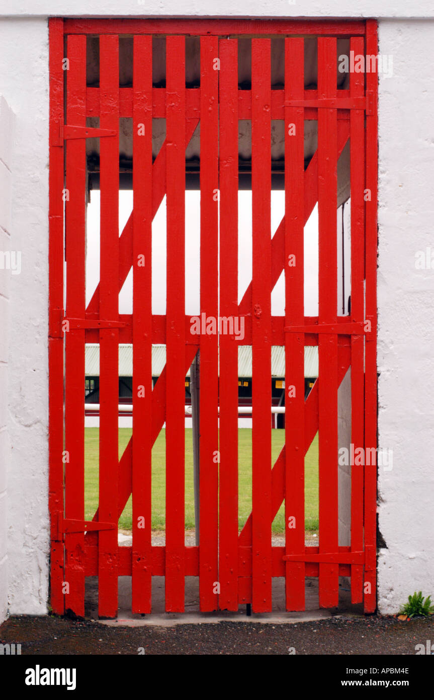 School shut gate hi-res stock photography and images - Alamy