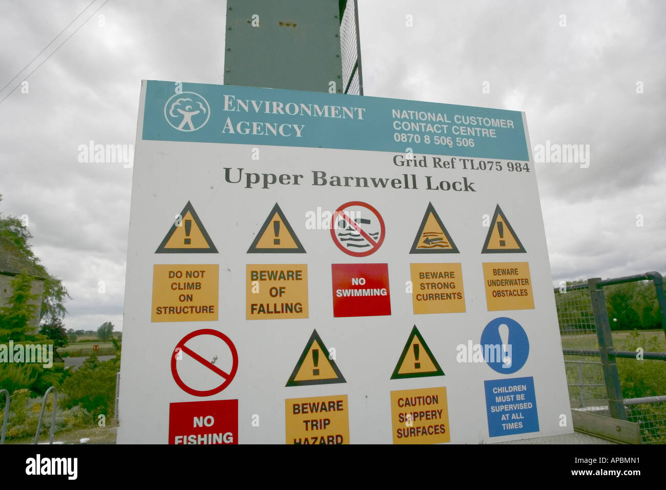upper barnwell lock the mill at oundle restaurant alongside river nene ...