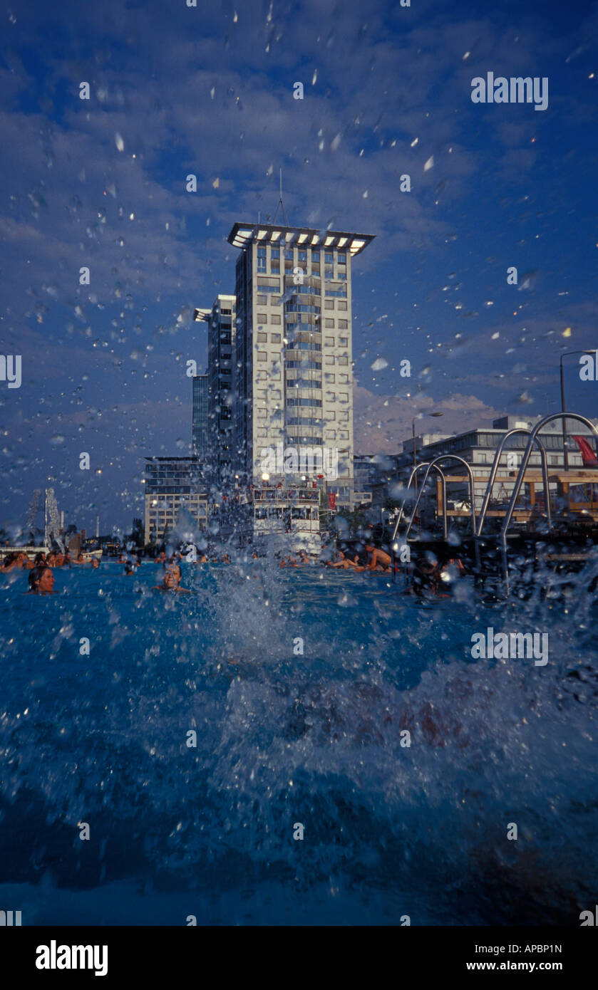 Berlin. Splash. Badeschiff an der Arena in Treptow. Swimming in a pool ...