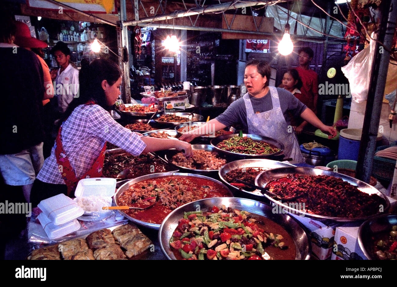 Bangkok Thailand Thai food market restaurant night Stock Photo - Alamy