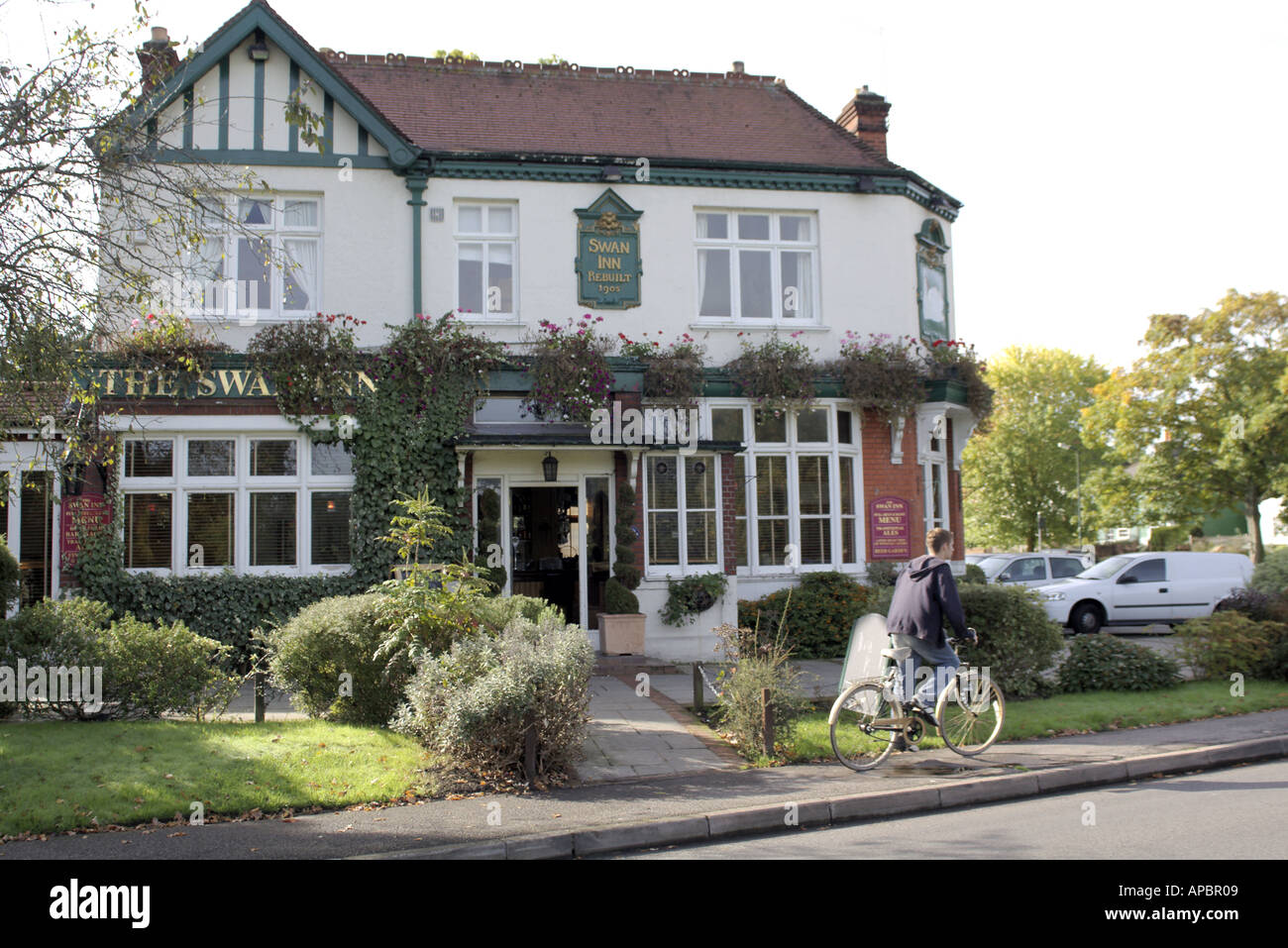 Esher pub hi-res stock photography and images - Alamy