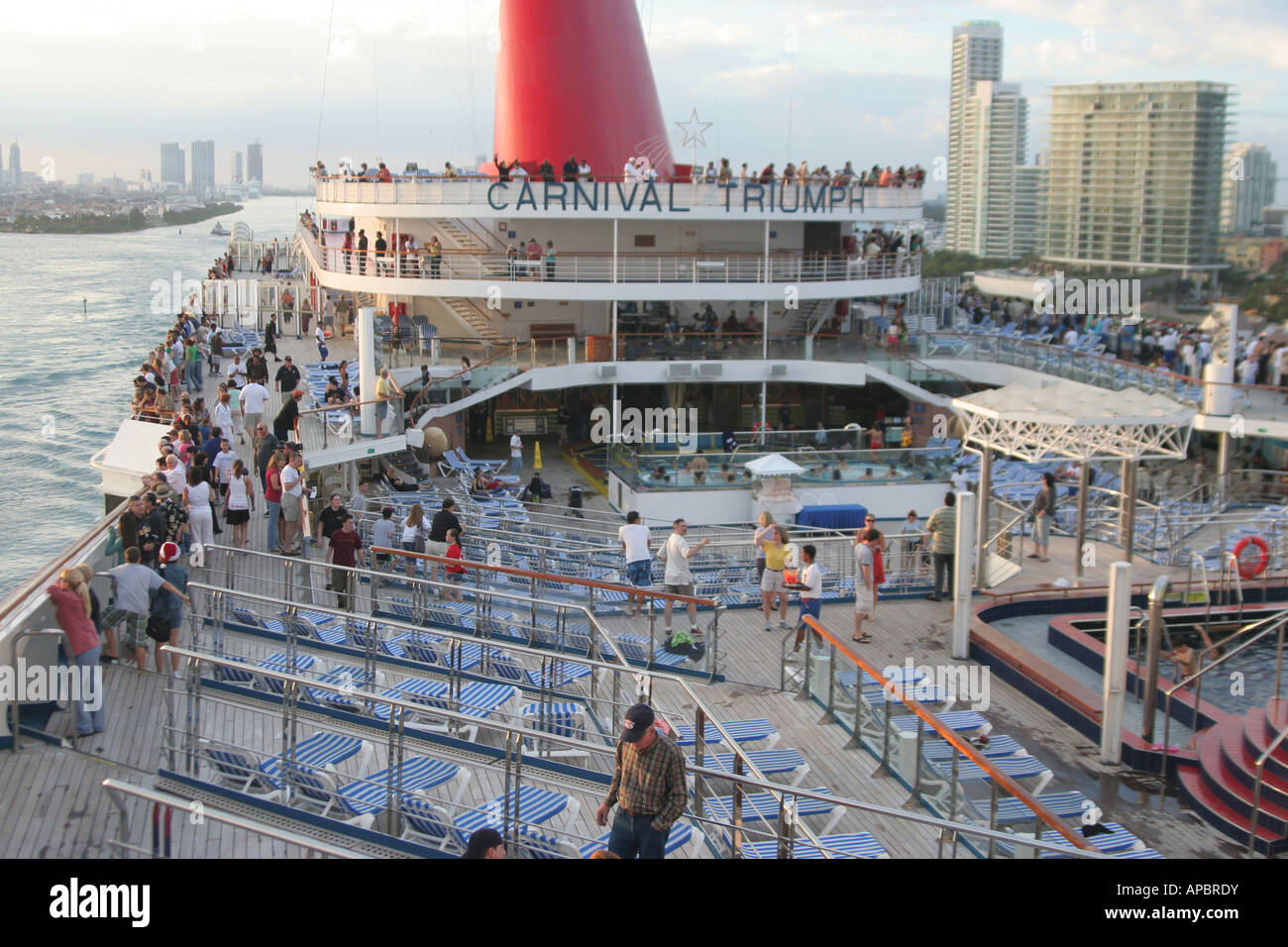 Carnival cruise ship triumph hi-res stock photography and images - Alamy