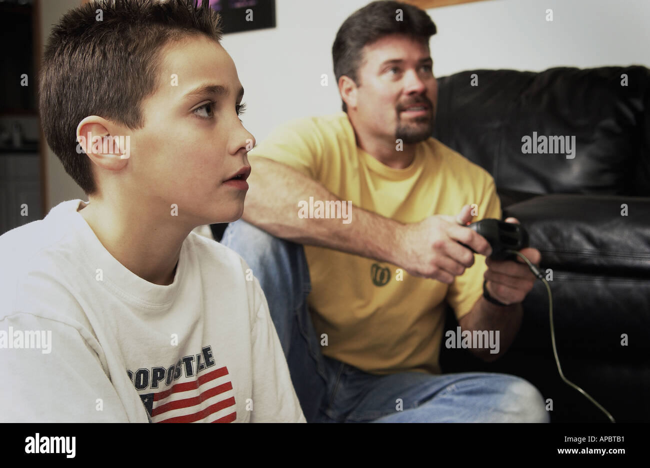 Family bonding gaming father hi-res stock photography and images - Alamy