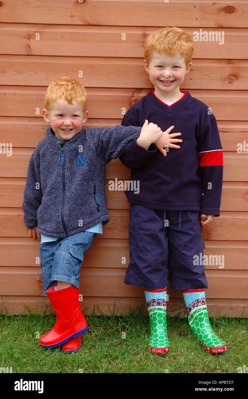 Cousins play together hi-res stock photography and images - Alamy