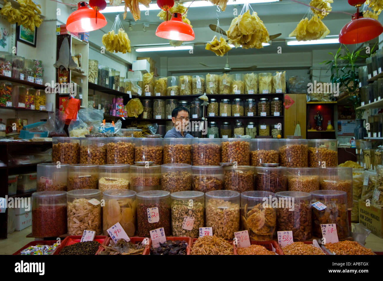 Hong kong traditional store hi-res stock photography and images - Alamy